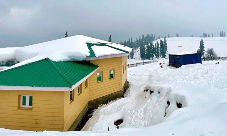 Mussoorie Snowfall 2025-26 | Best Time, Places & Live Snow Updates