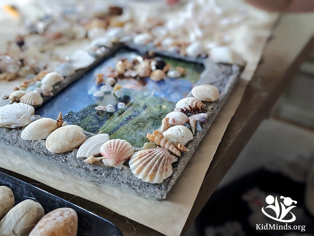 How to Make Sand and Shells Art Picture Frames | KidMinds