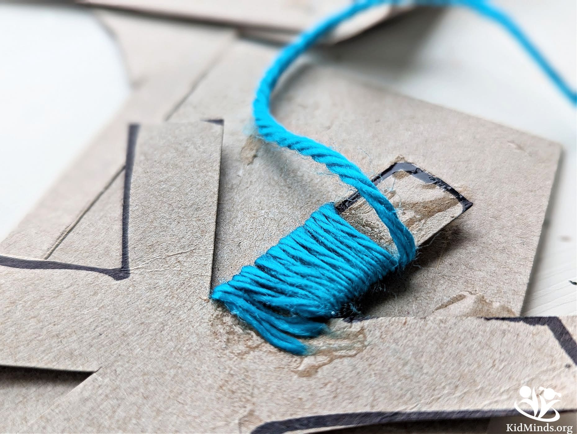 How to Make Yarn-Wrapped Snowflakes | KidMinds