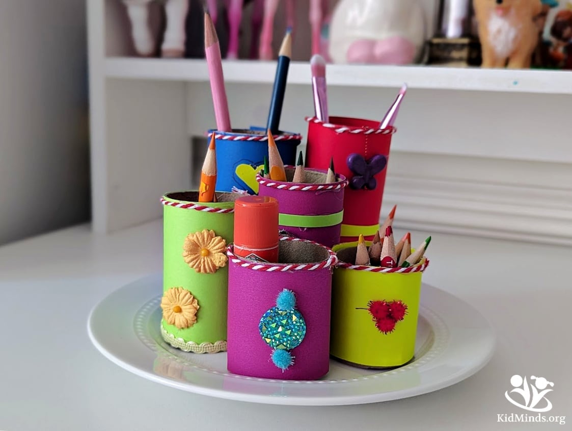 How to Make Colorful TP Roll Desk Organizer | KidMinds
