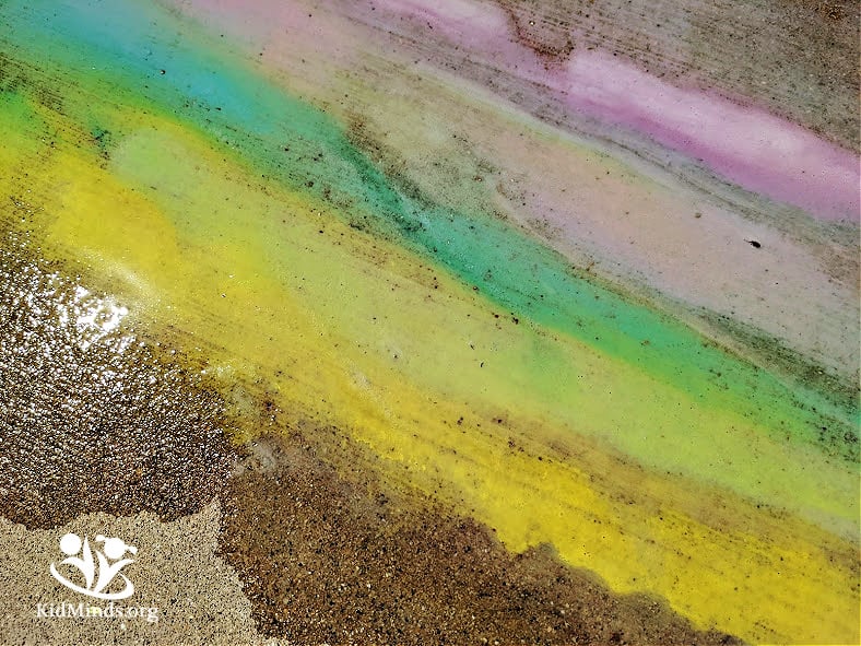 How to Make a Fizzy Sidewalk Paint | KidMinds