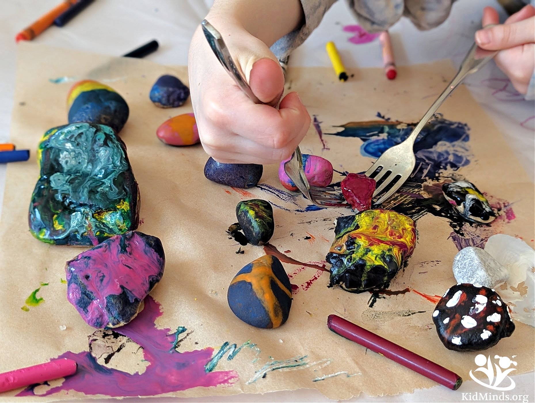 How to Make Hot Stone Crayons Art (Free PDF) | KidMinds