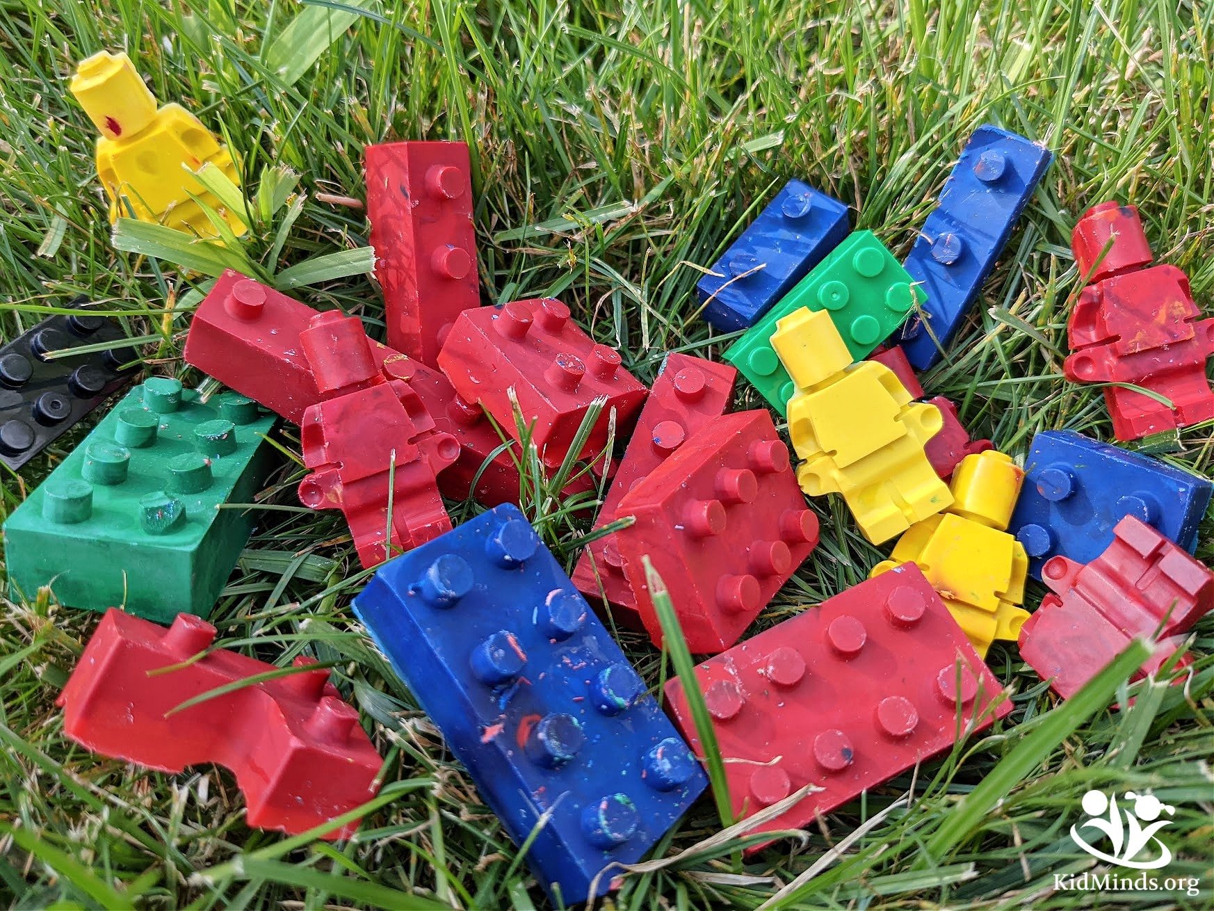 How to Recycle Your Old Crayons into Super LEGO | KidMinds