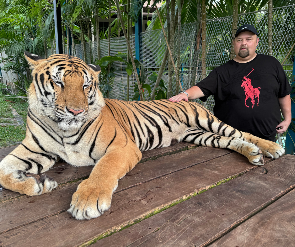 Big Guy Big World - Explore the World with Mark Jacoby